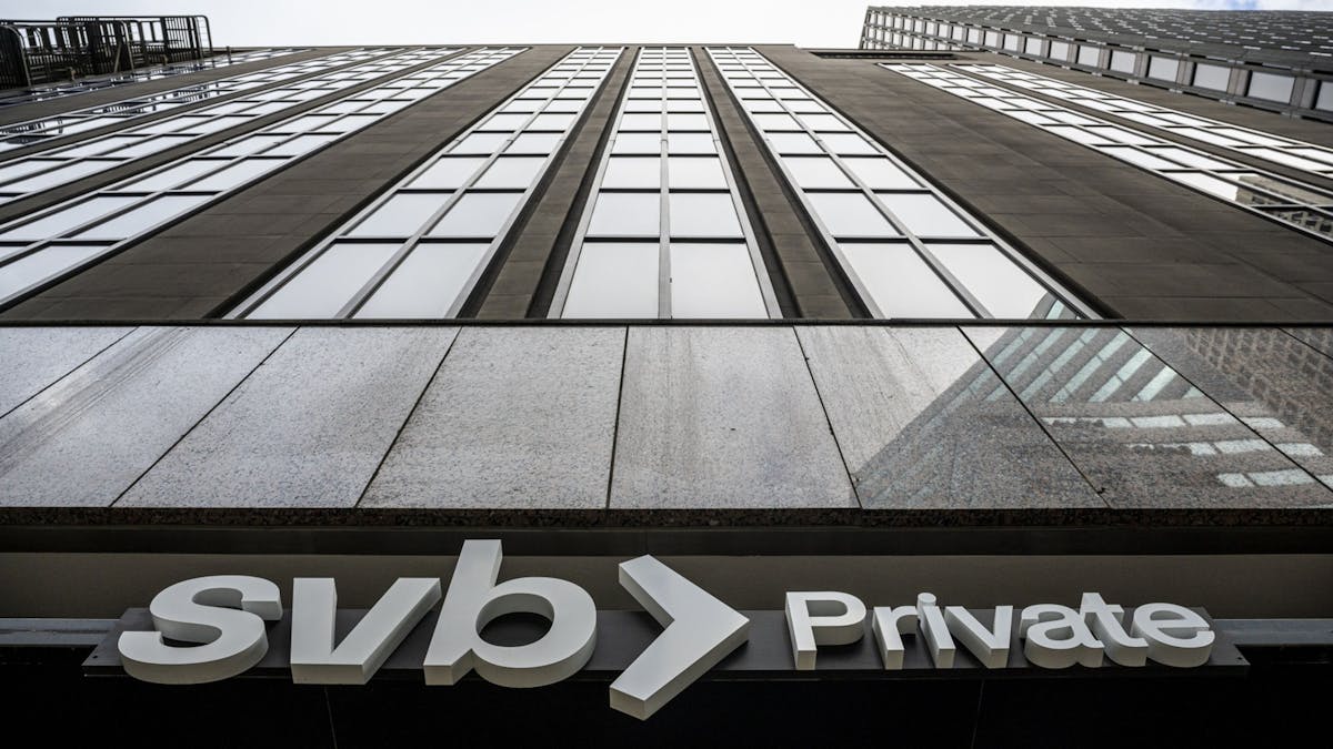 Private Equity Giant Apollo Talks to VC Firms About SVB Bid — The ...